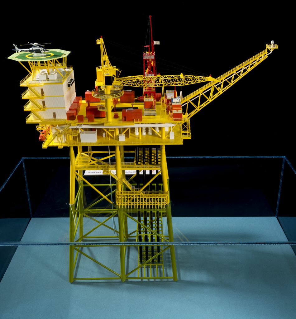 Oil platform | TNBuilt West | Exceptional Scale Models
